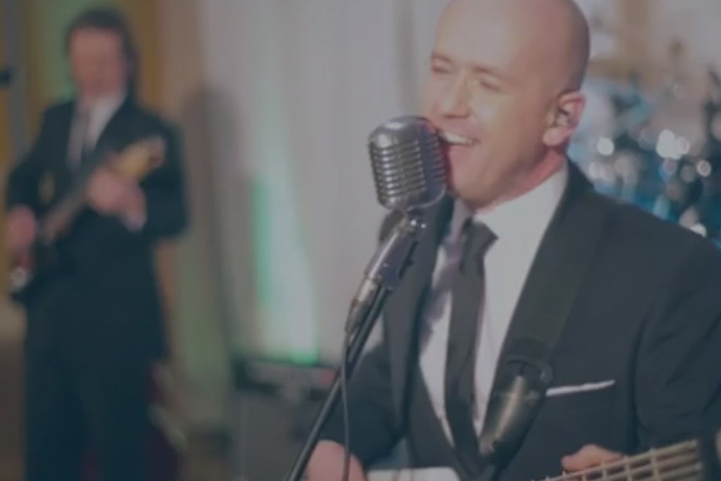 The Favours: Dublin Wedding Band & Exclusive Wedding Music